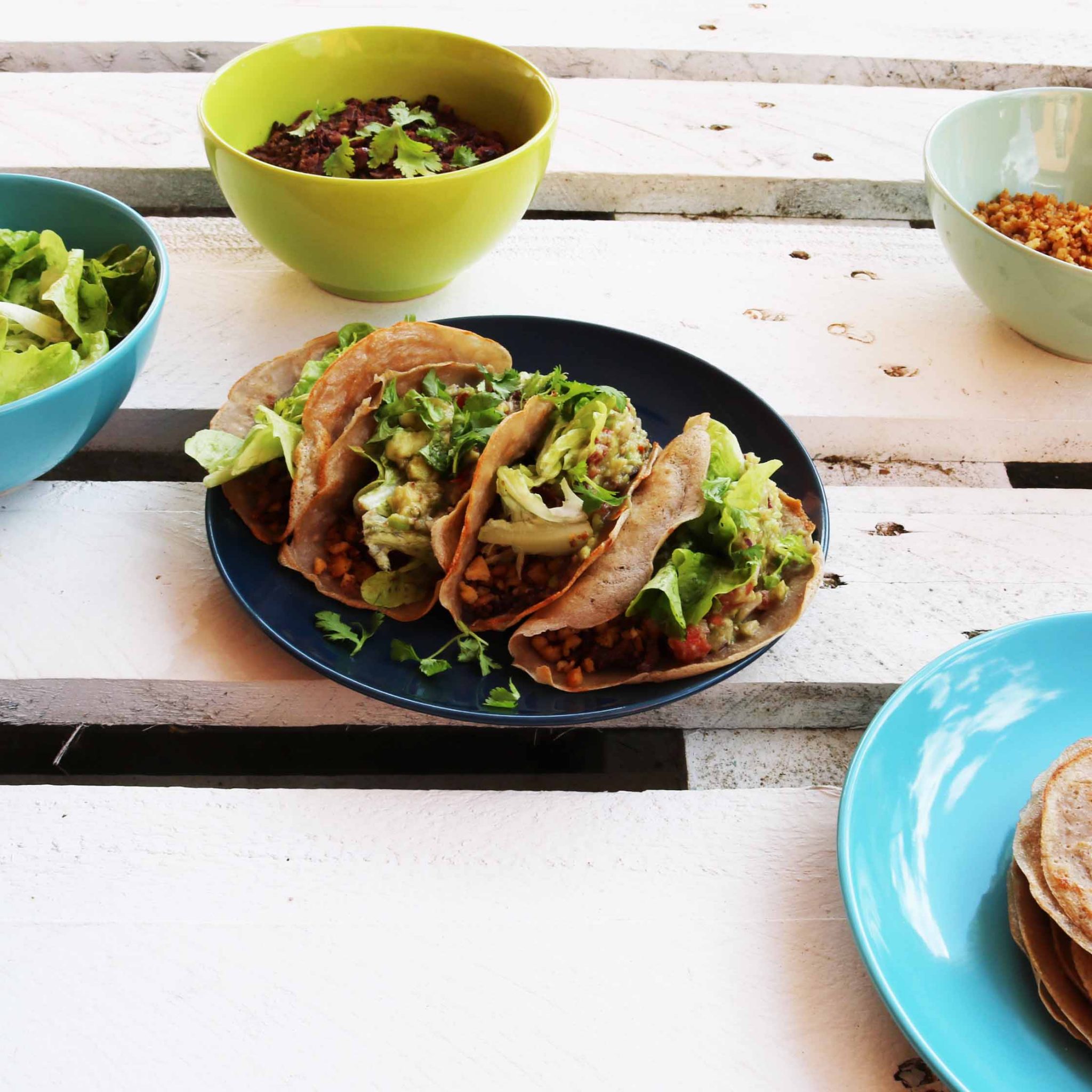 Tacos mejicanos con frijoles refritos y guacamole ¡Ándale wey ...